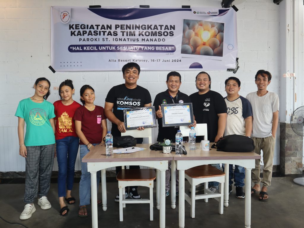 Bijak dalam Ber Media Sosial - Komsos Manado