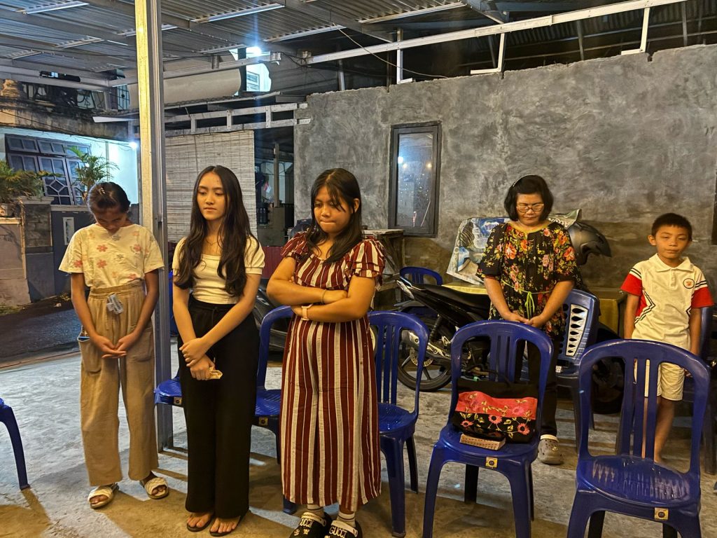 Mengenali Yesus dalam Perjalanan Hidup - Komsos Manado